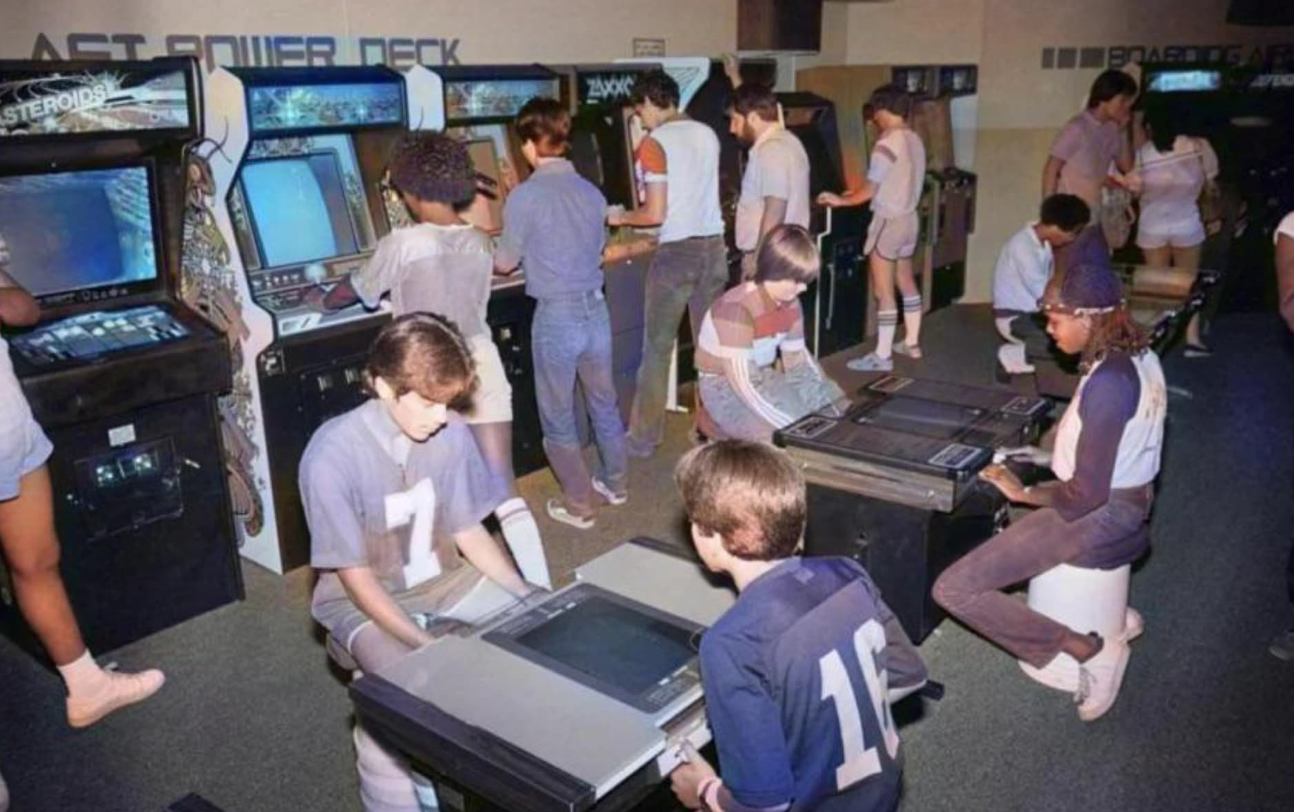 10 Pics from the Peak of '80s Arcade Weekend Chaos | eBaum's World