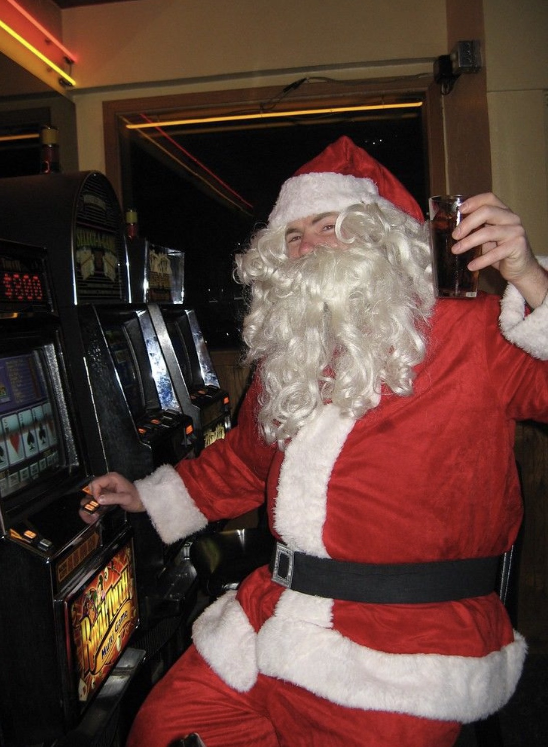 32 Sloshy Pics from a Very Drunk Christmas | eBaum's World