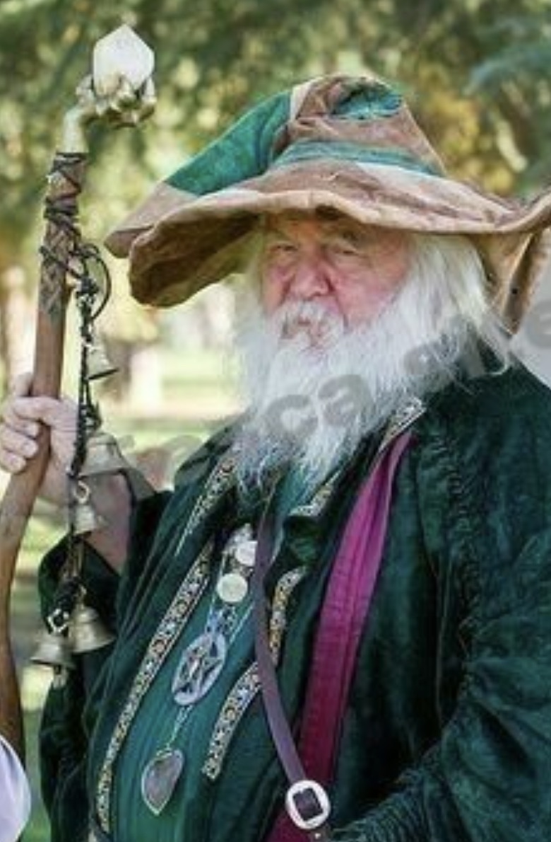 28 Real-Life Wizards Bringing Magic to the Modern World | eBaum's World