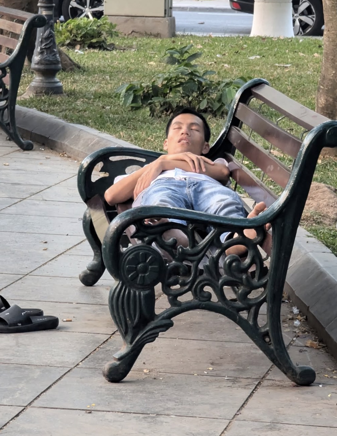 46 Drunk People Passed-Out in Public | eBaum's World