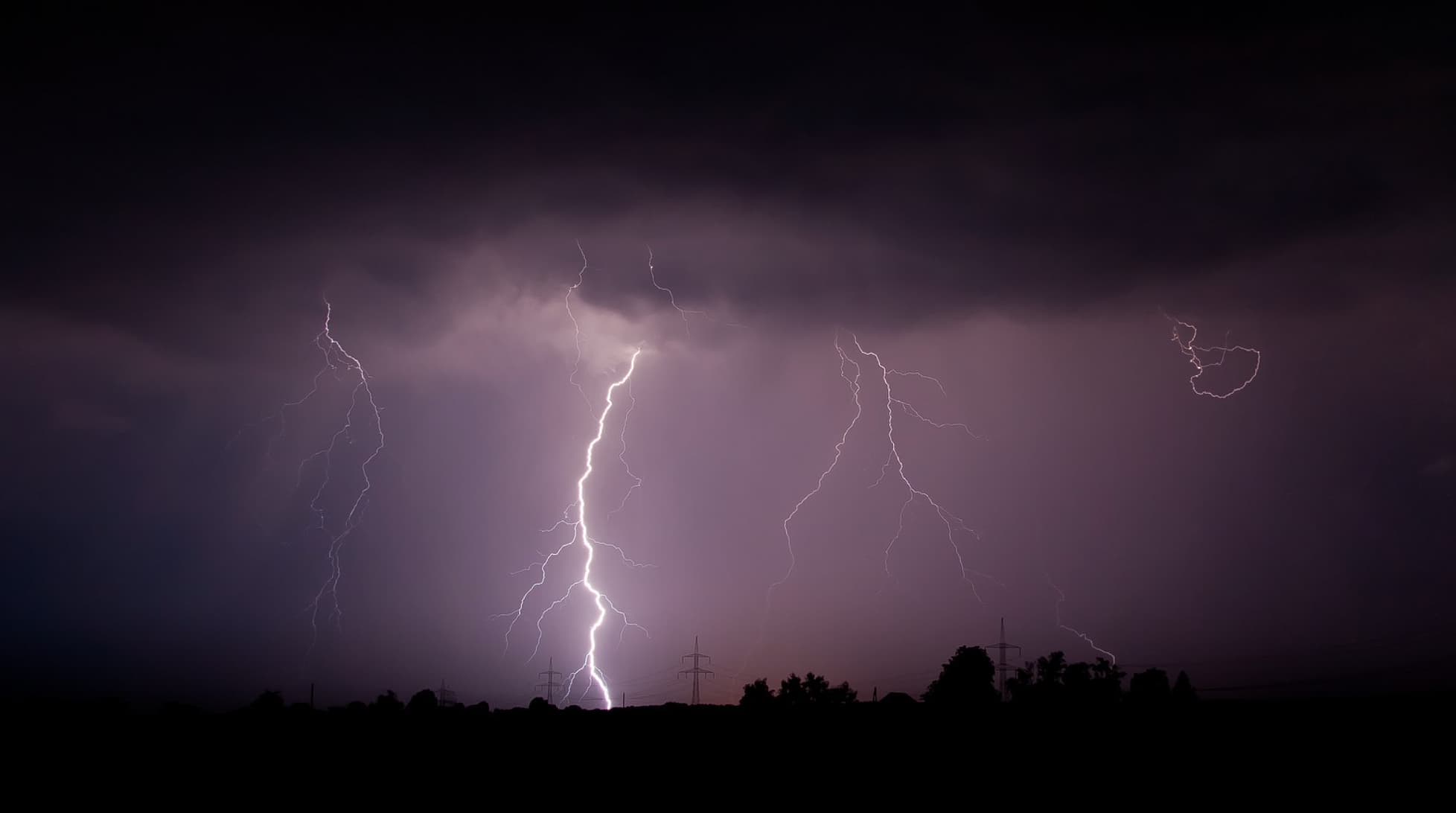 The Lottery Winner Who Got Struck By Lightning | eBaum's World