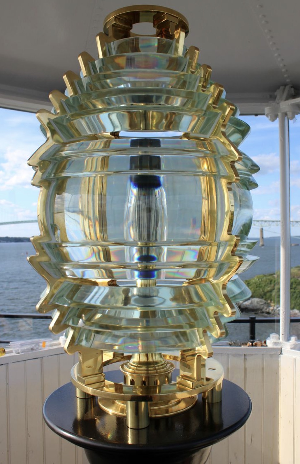 32 Bright Photos of History's Biggest Ever Lightbulbs | eBaum's World