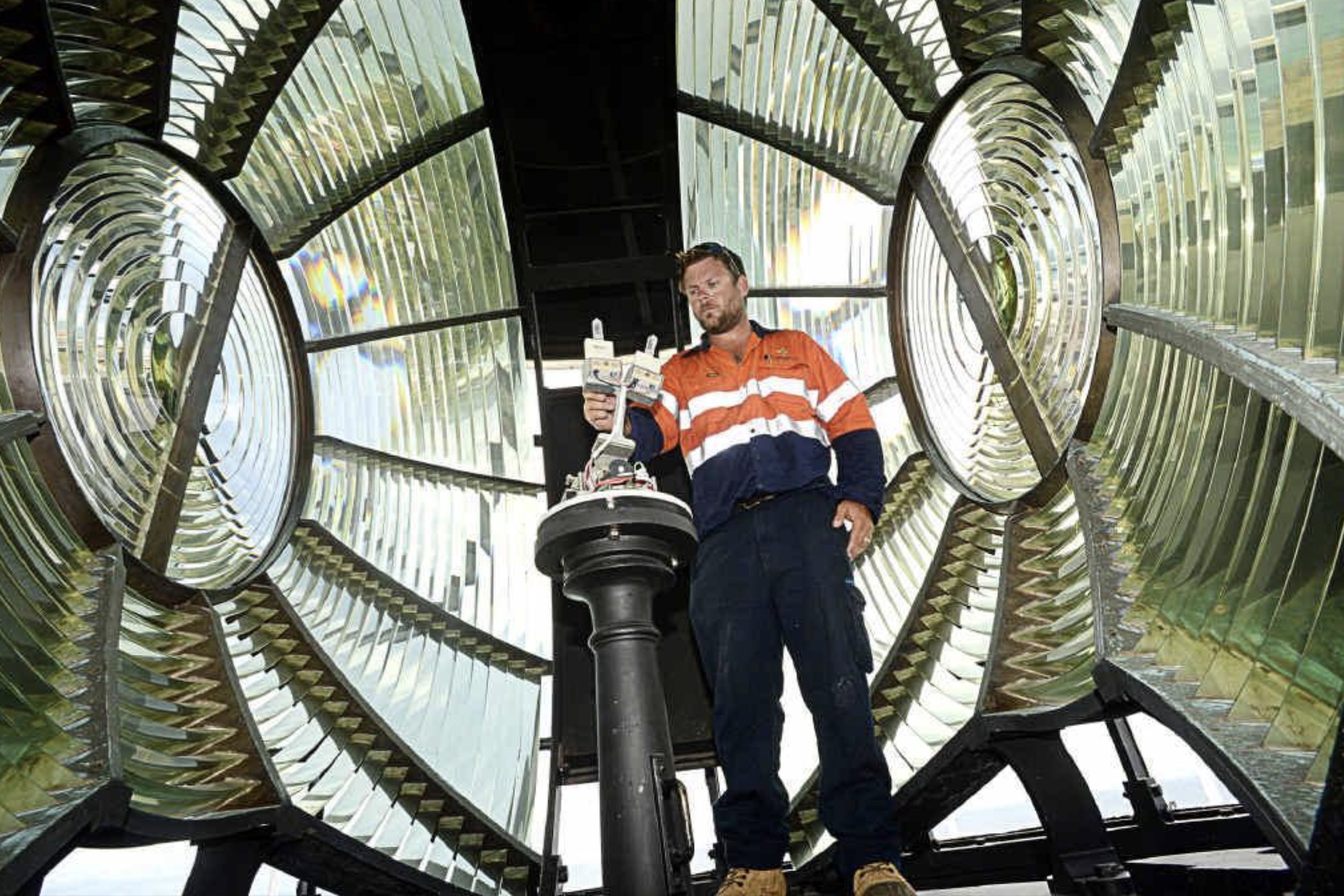 32 Bright Photos of History's Biggest Ever Lightbulbs | eBaum's World
