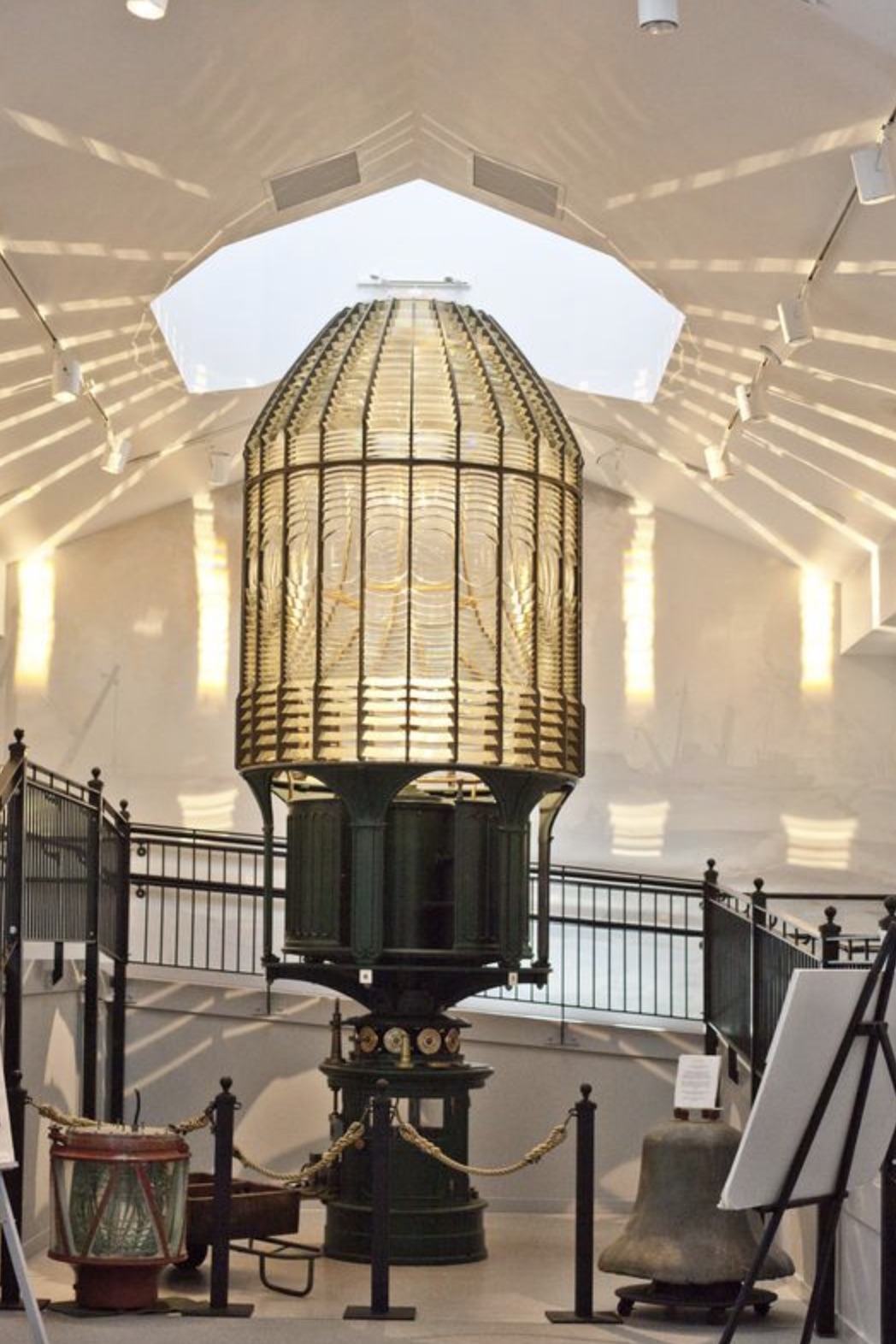 32 Bright Photos of History's Biggest Ever Lightbulbs | eBaum's World