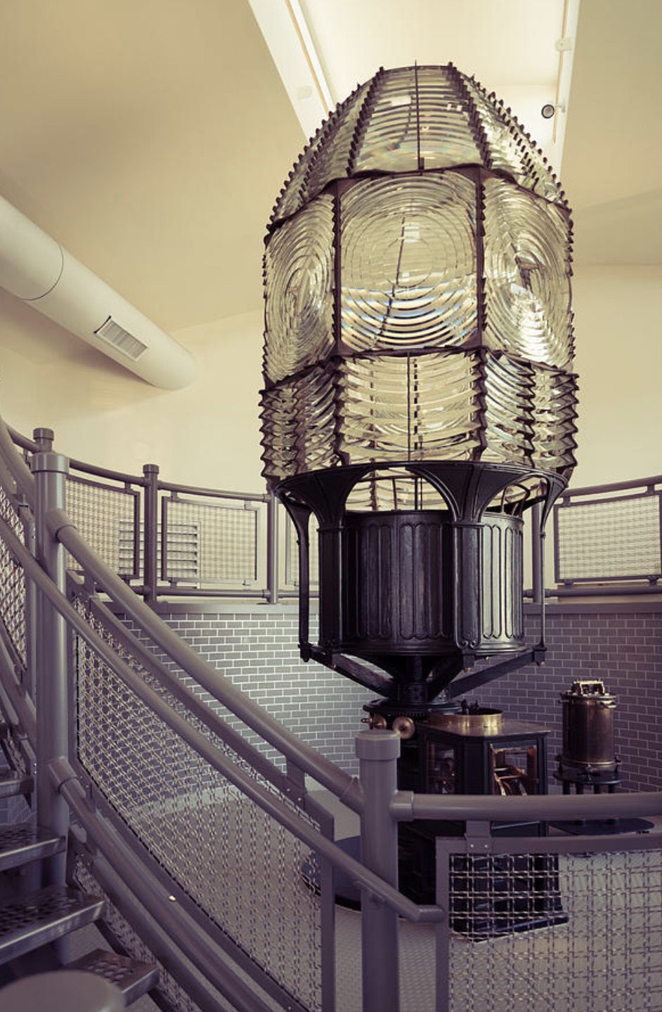 32 Bright Photos of History's Biggest Ever Lightbulbs | eBaum's World