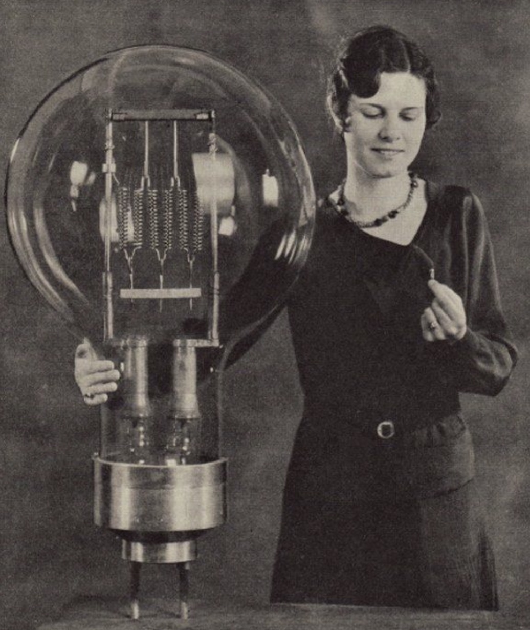 32 Bright Photos of History's Biggest Ever Lightbulbs | eBaum's World