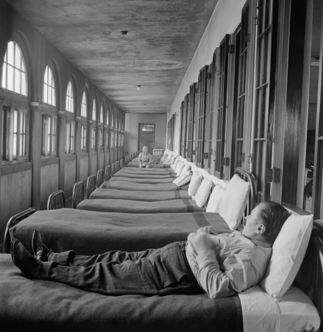 50 Vintage Pics from Inside Insane Asylums | eBaum's World