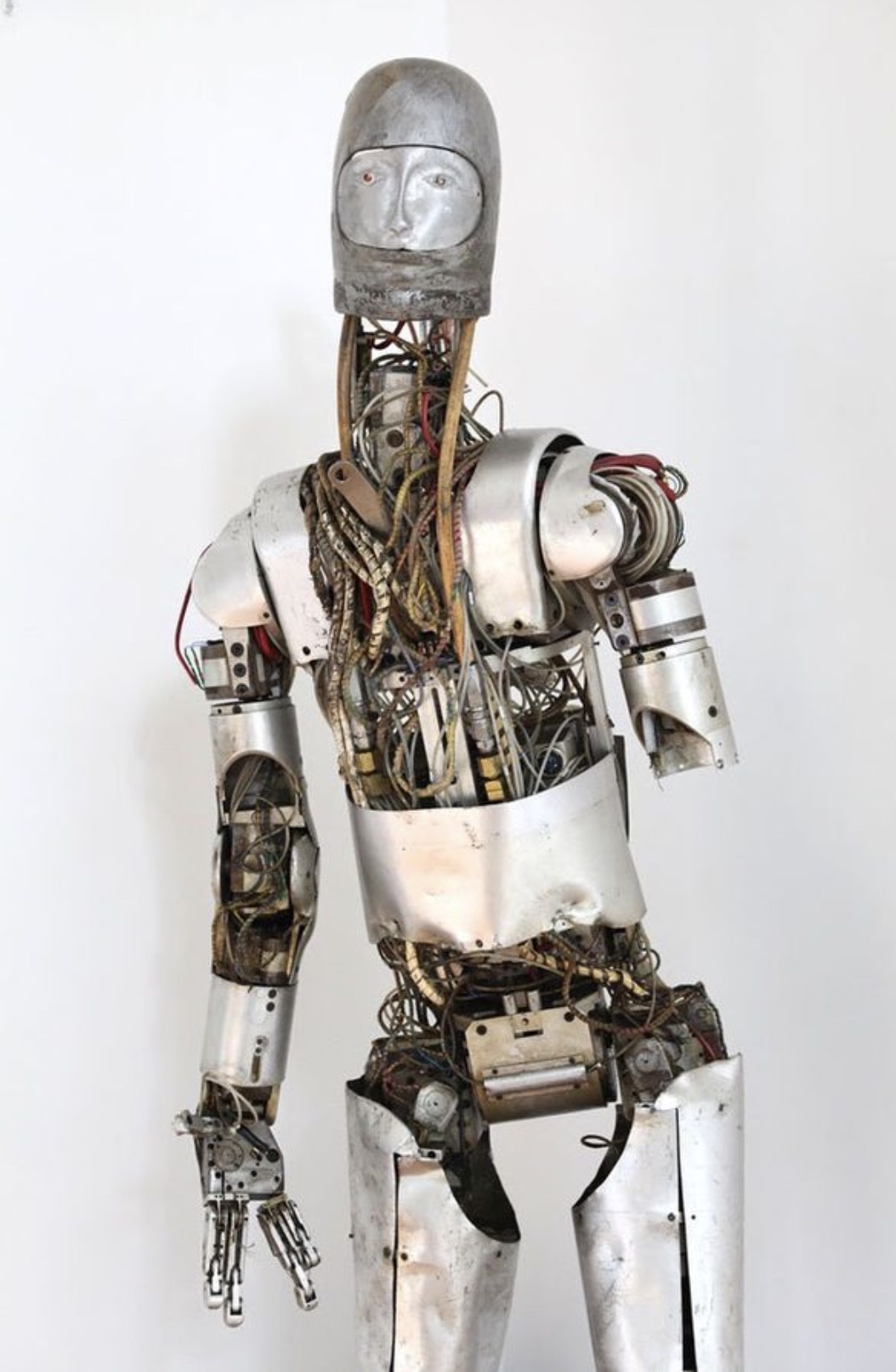 Retro Robots Trending Heavily on the Side of Creepy | eBaum's World