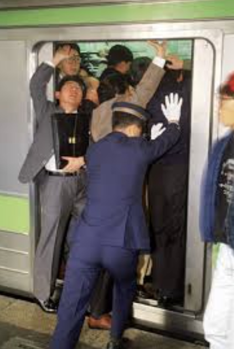 24 Japanese Subway Pushers Who Bring Commuters Closer | eBaum's World