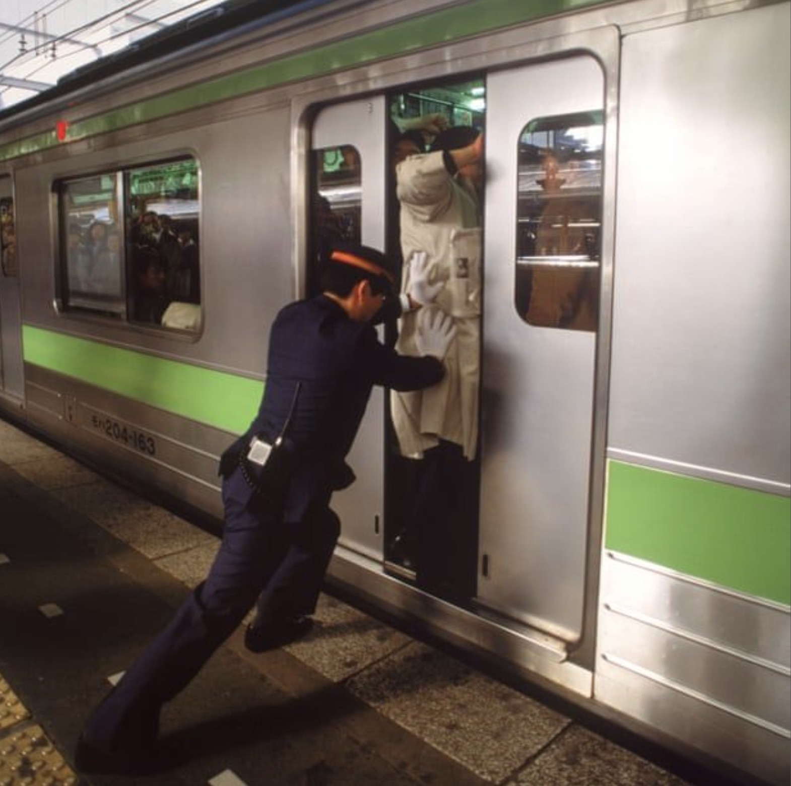 24 Japanese Subway Pushers Who Bring Commuters Closer | eBaum's World
