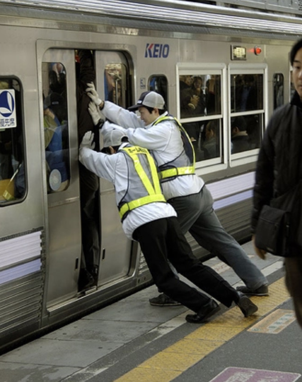 24 Japanese Subway Pushers Who Bring Commuters Closer | eBaum's World