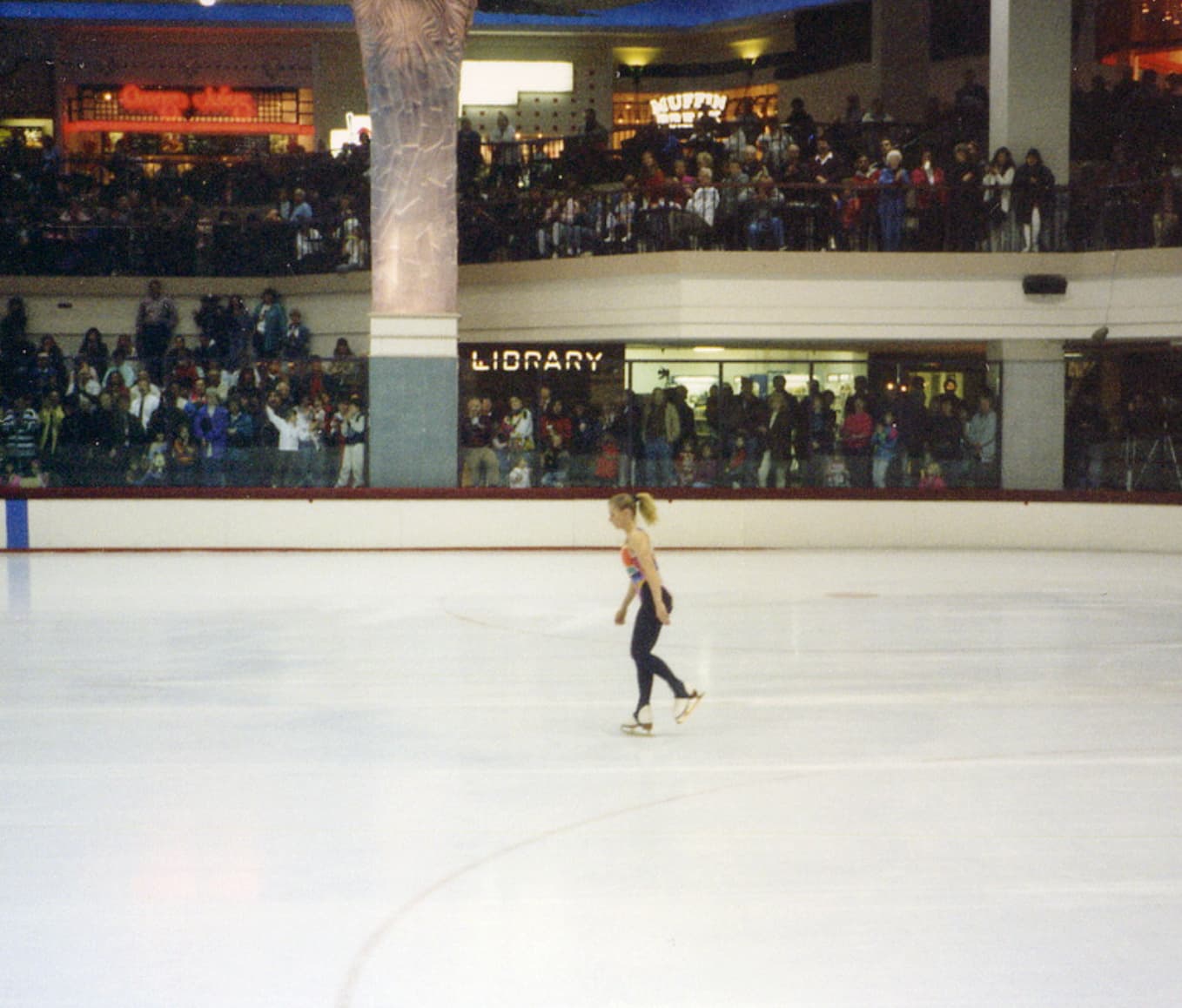 Tonya Harding and Nancy Kerrigan, Told in 10 Photos | eBaum's World