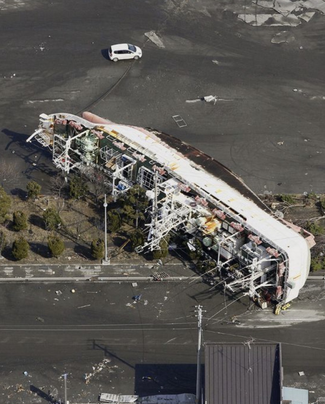 Weird & Chaotic Photos of Maximum Damage Taking Place | eBaum's World