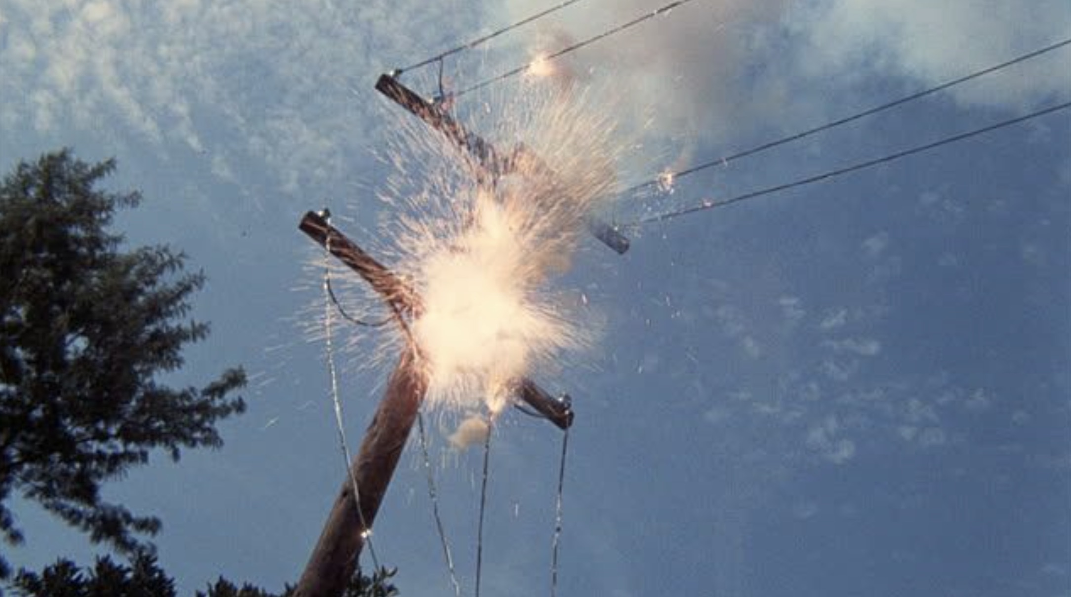Weird & Chaotic Photos of Maximum Damage Taking Place | eBaum's World