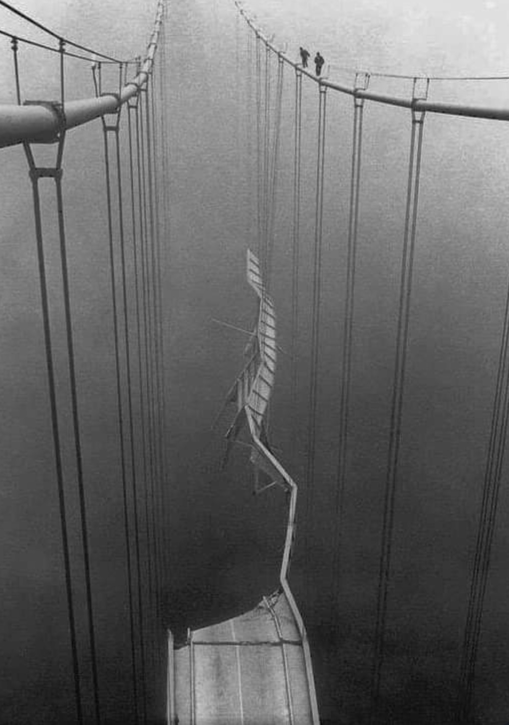 Weird & Chaotic Photos of Maximum Damage Taking Place | eBaum's World