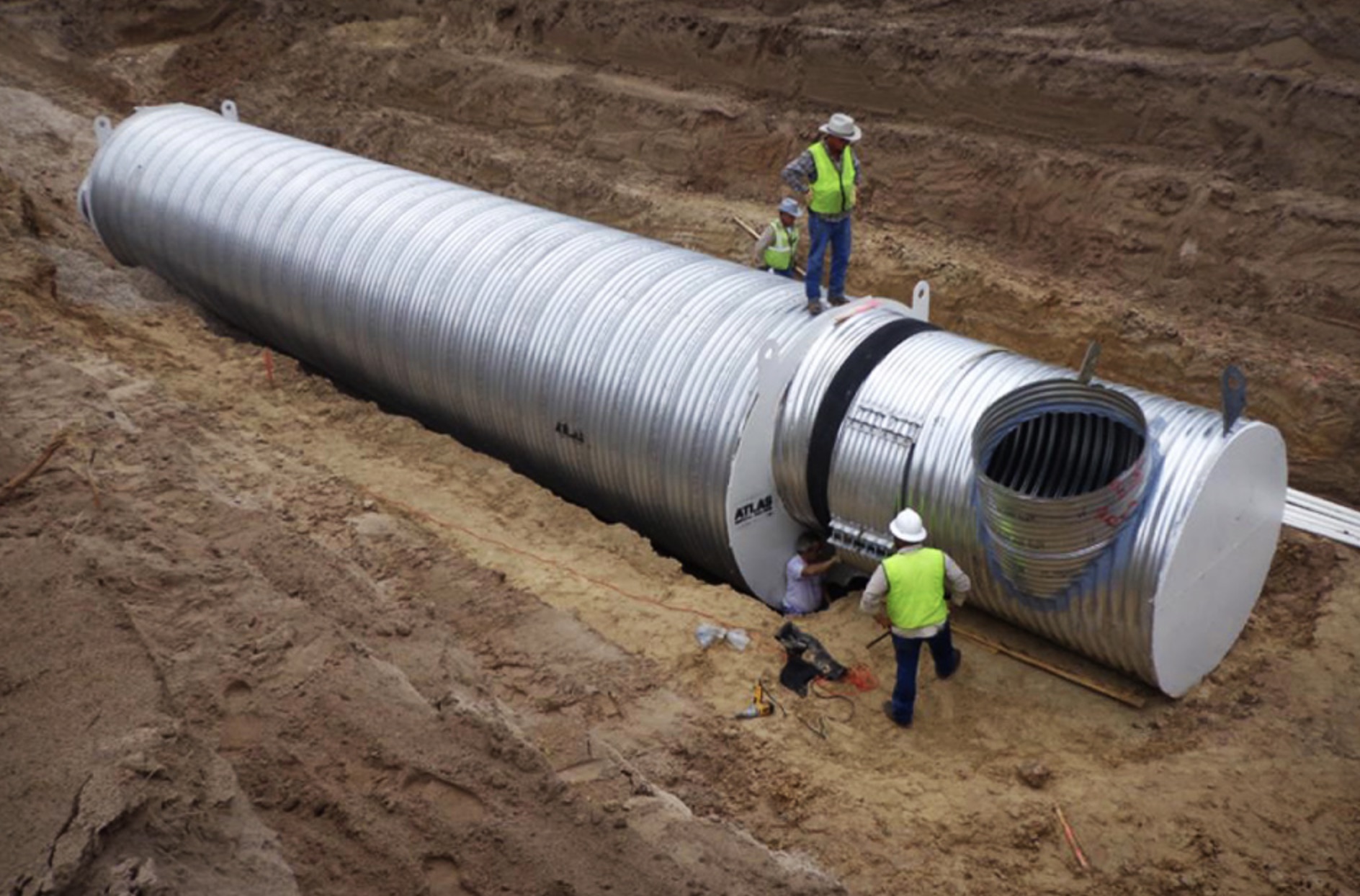 15 Futuristic Doomsday Bunkers to Ride Out the End of the World | eBaum ...