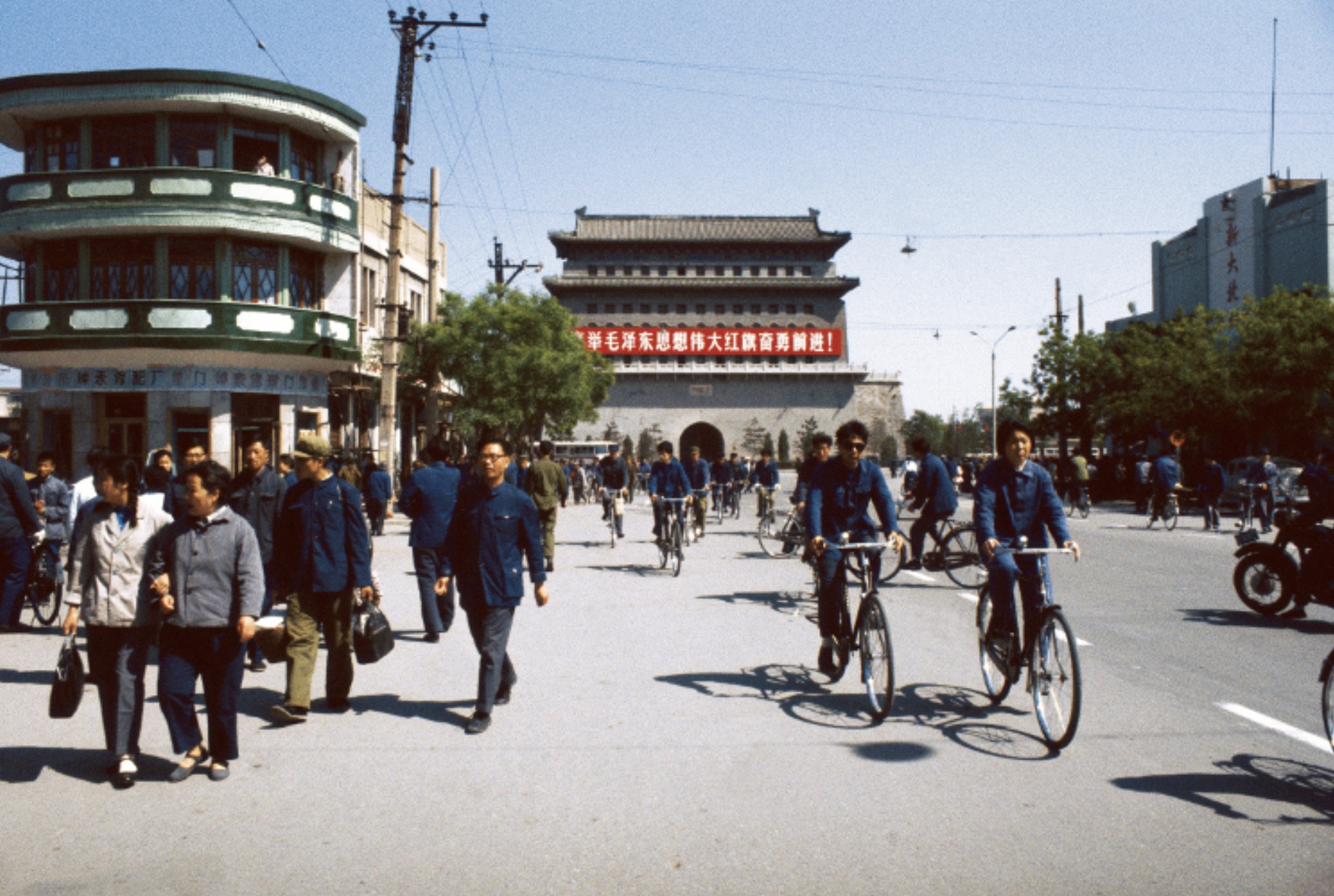 16 Groovy Pics of What China Looked Like in the '70s | eBaum's World