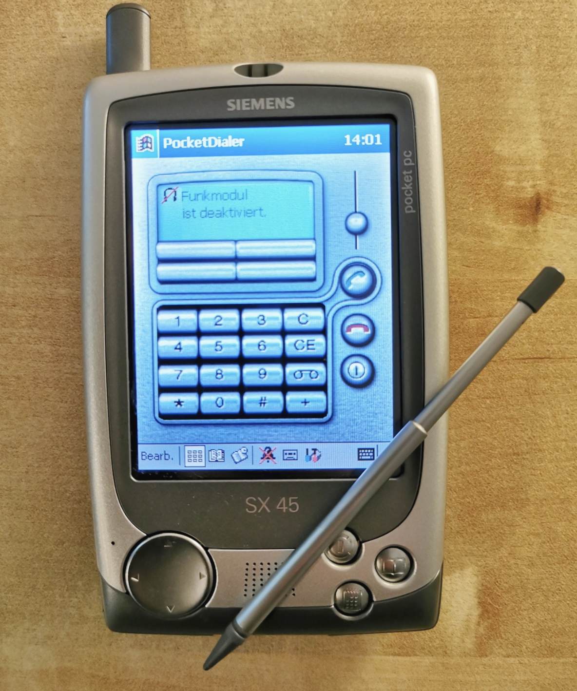 Odd and Unique Cell Phones Before the iPhone Took Over | eBaum's World