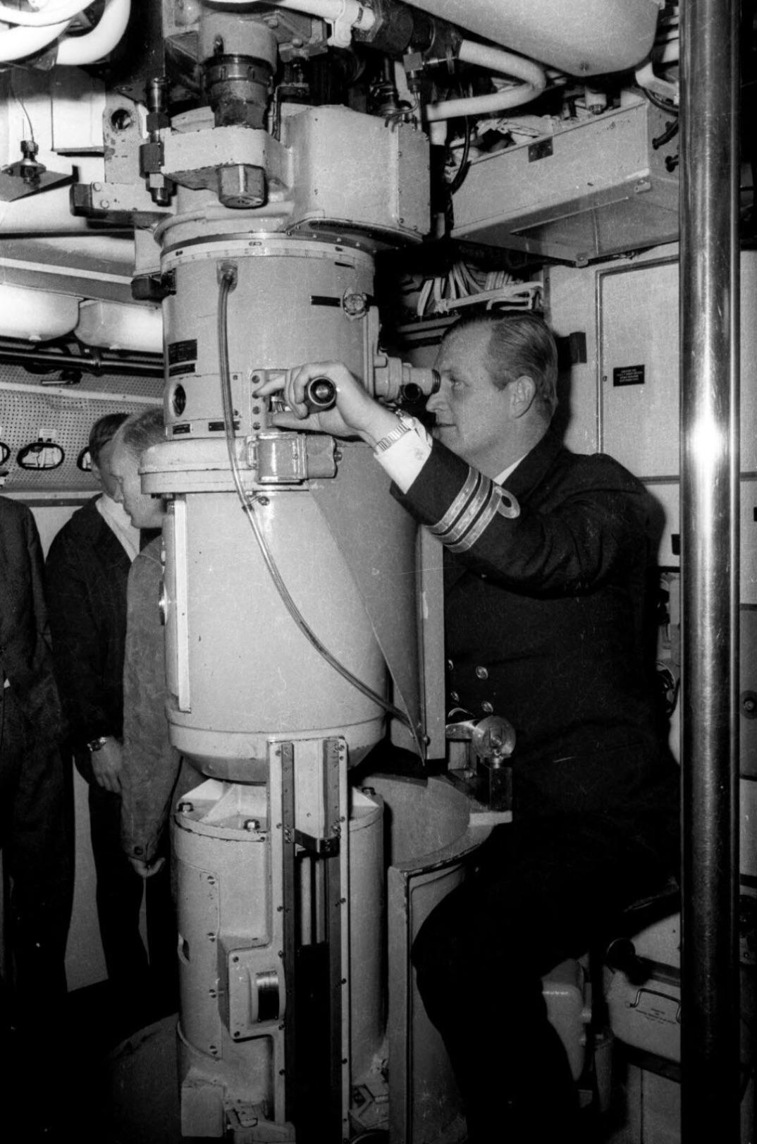 22 Photos of Life On the Very First Nuclear Submarines | eBaum's World