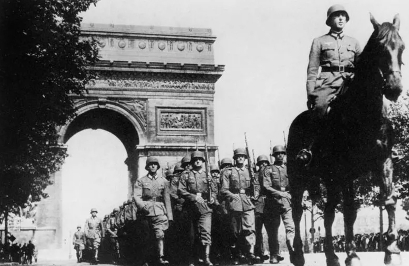 26 Photos of What Life in Occupied France Looked Like During WWII ...