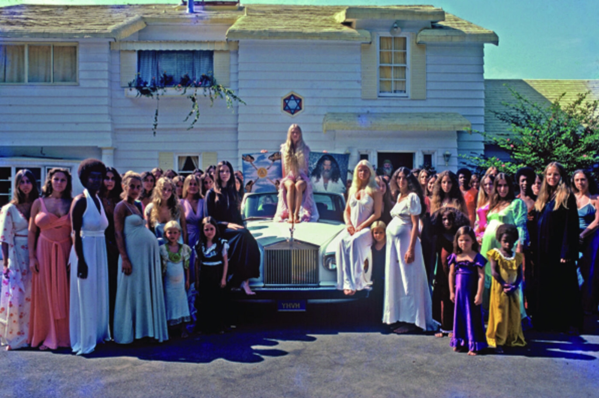 25 Photos of People Living the Cult Life in the 1970s | eBaum's World