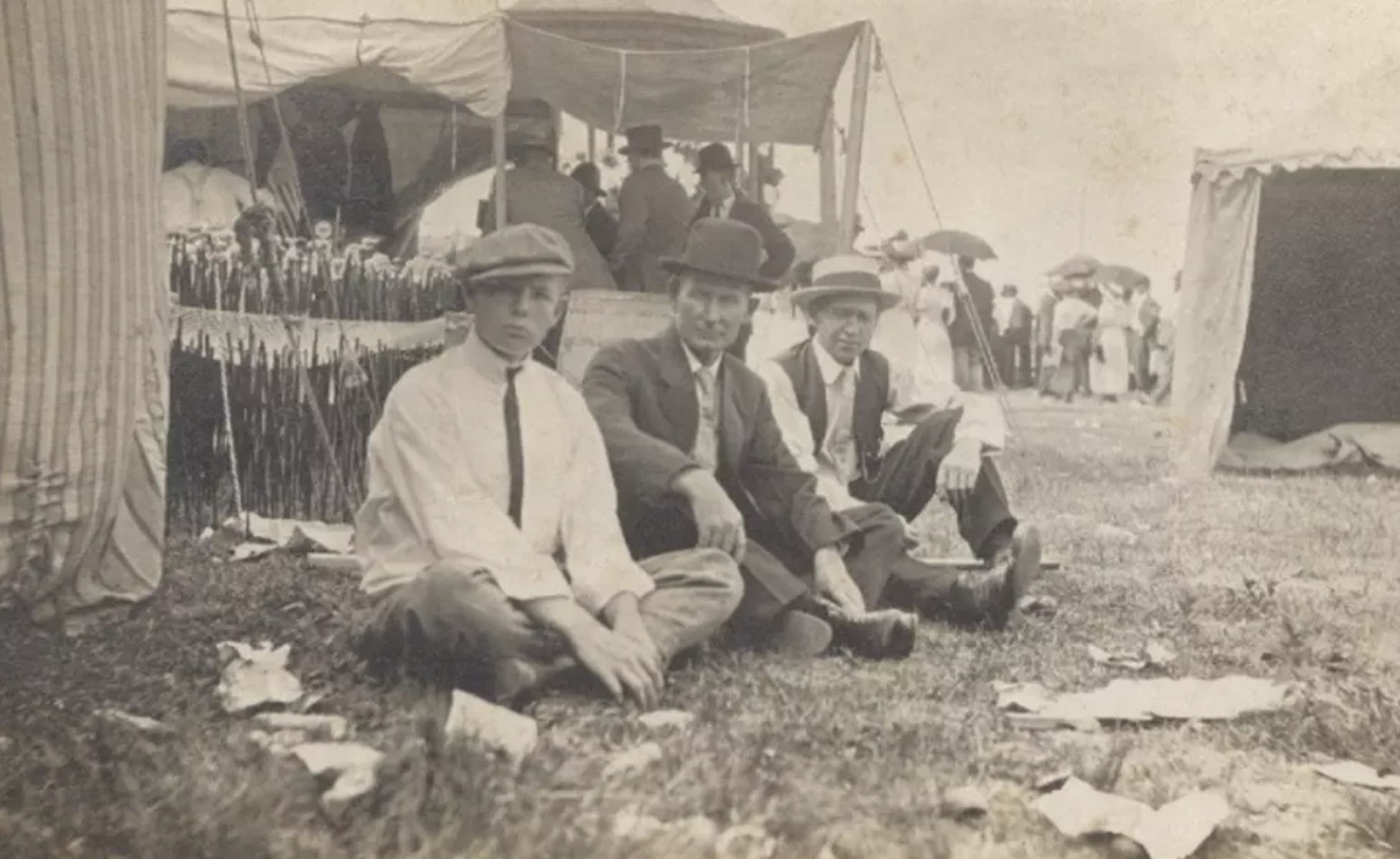 20 Old Timey Photos Showing the World Of Classic Carnies | eBaum's World