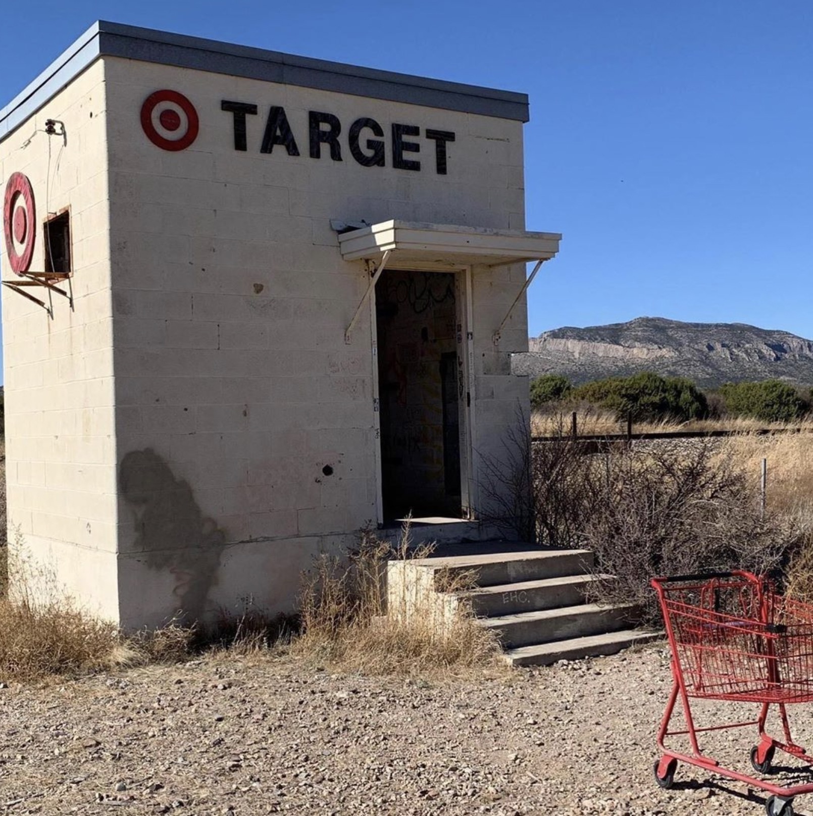 20 Oddities Spotted on the American Road Trip | eBaum's World