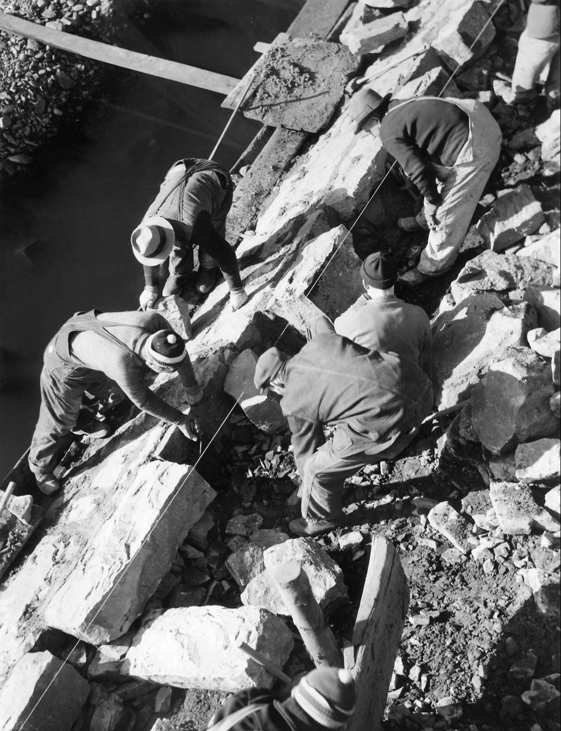 20 Photos Inside The Greatest Works of the WPA & TVA | eBaum's World