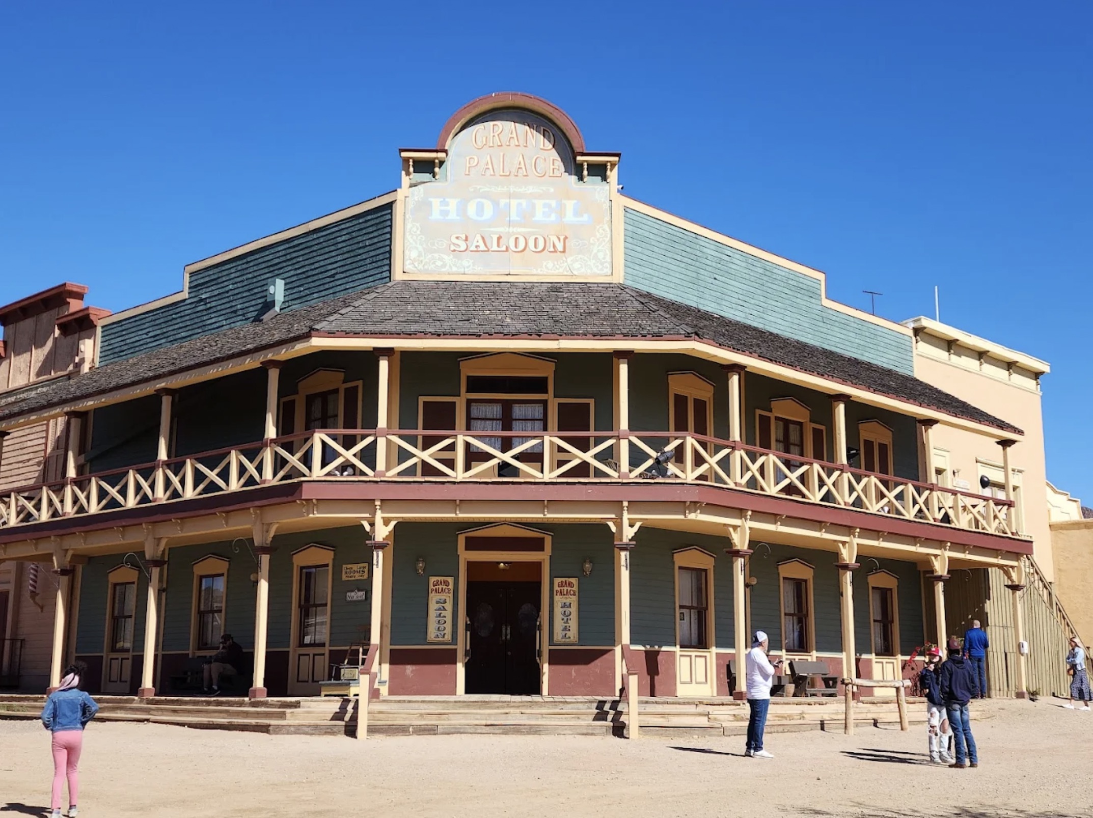 25 Dusty Pics Of Old Tucson Movie & TV Studio | eBaum's World