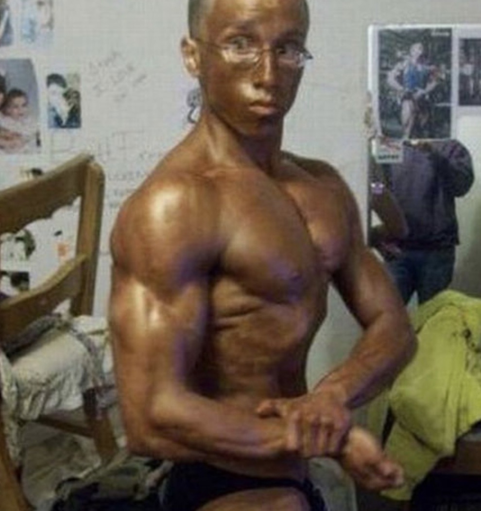 15 Photos Of The Worst Spray Tans In History | eBaum's World