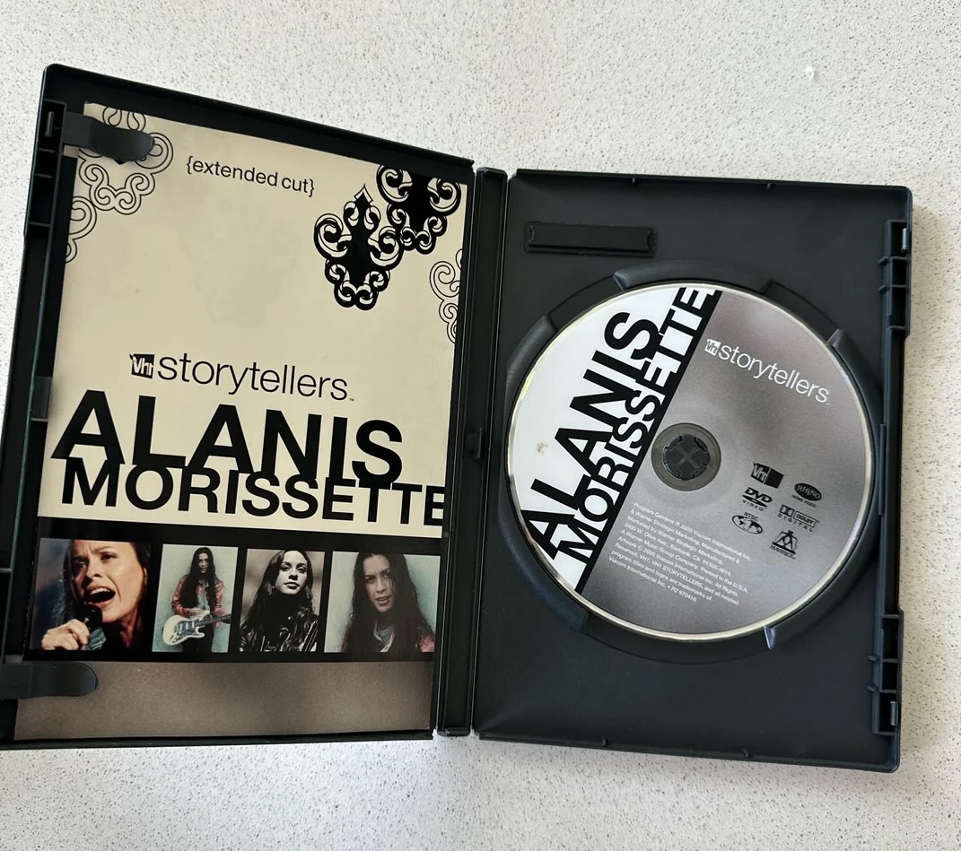 15 Photos Of Alanis Morissette At The Very Beginning | eBaum's World