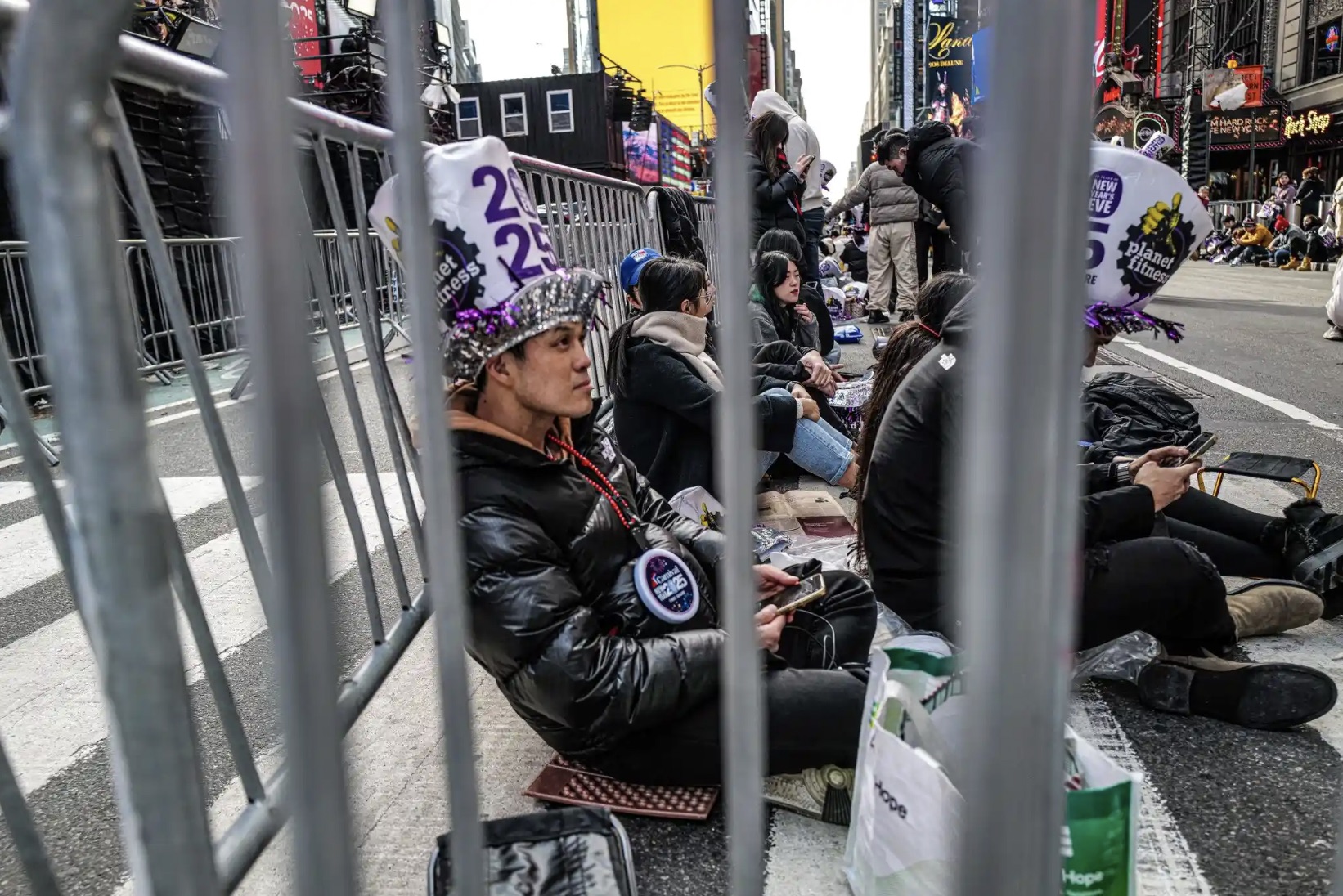 16 Terrible Photos Taken from the New Year's Ball Drop | eBaum's World