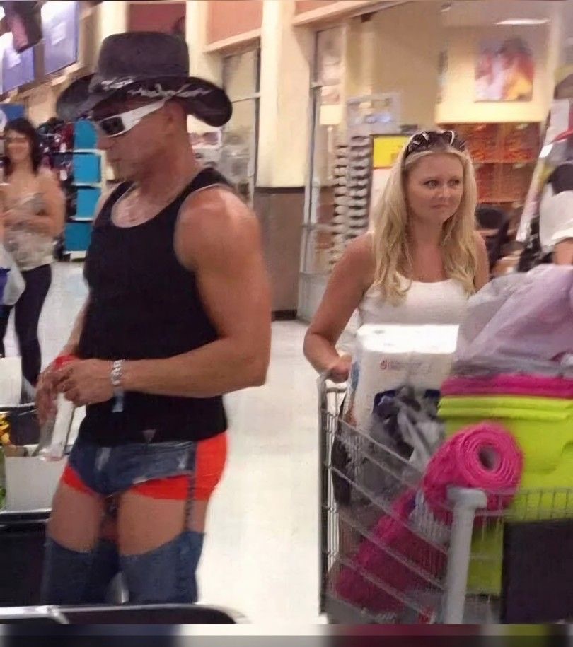 20 People of Walmart Showing off Their Sunday Best | eBaum's World