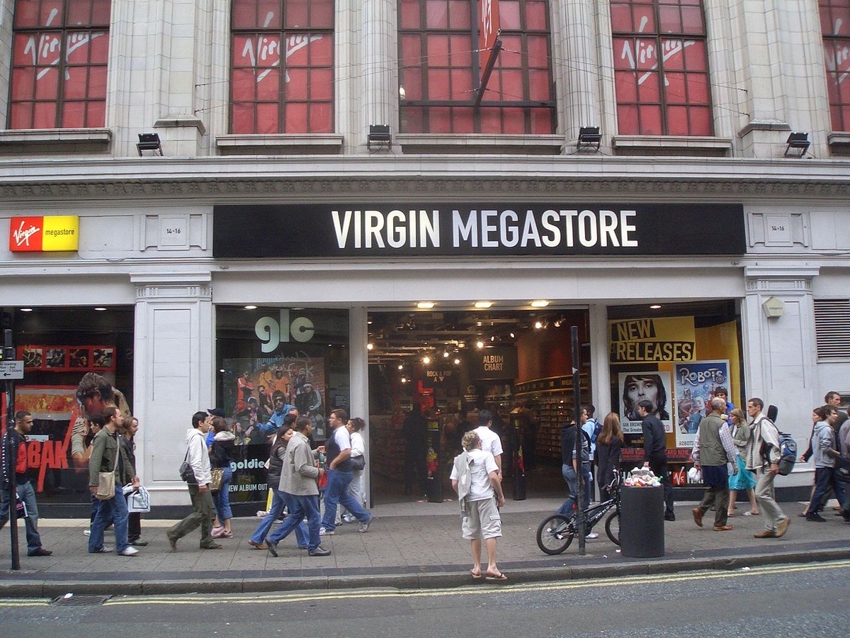 The Early 2000s Stores that Defined the Era | eBaum's World