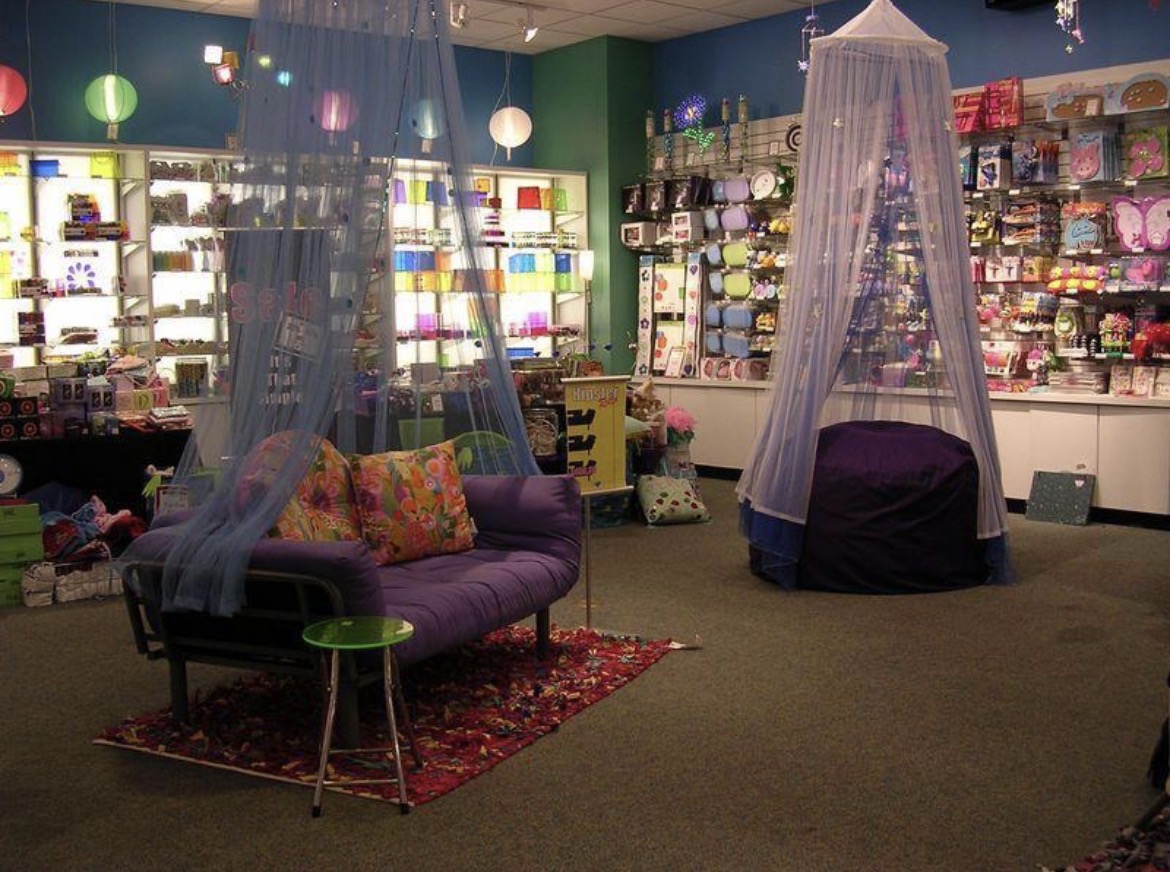 The Early 2000s Stores that Defined the Era | eBaum's World