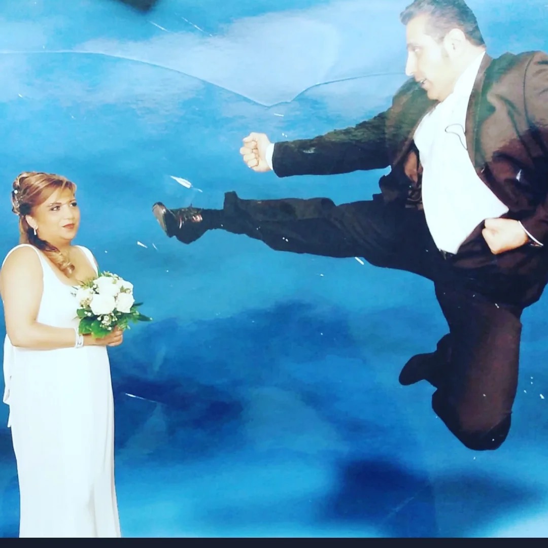 20 Wedding Photos That Prove Love Was Enough | eBaum's World