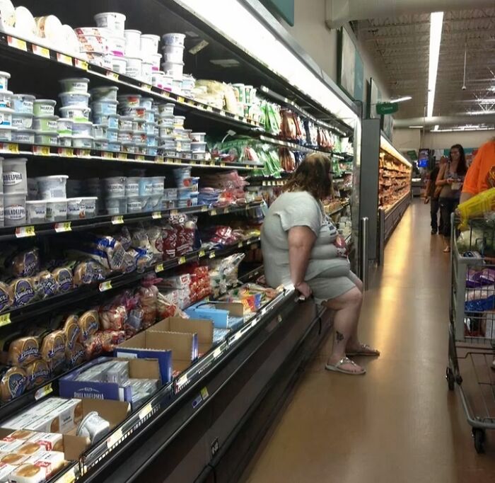 18 Walmart People Thriving in Their Natural Habitat | eBaum's World