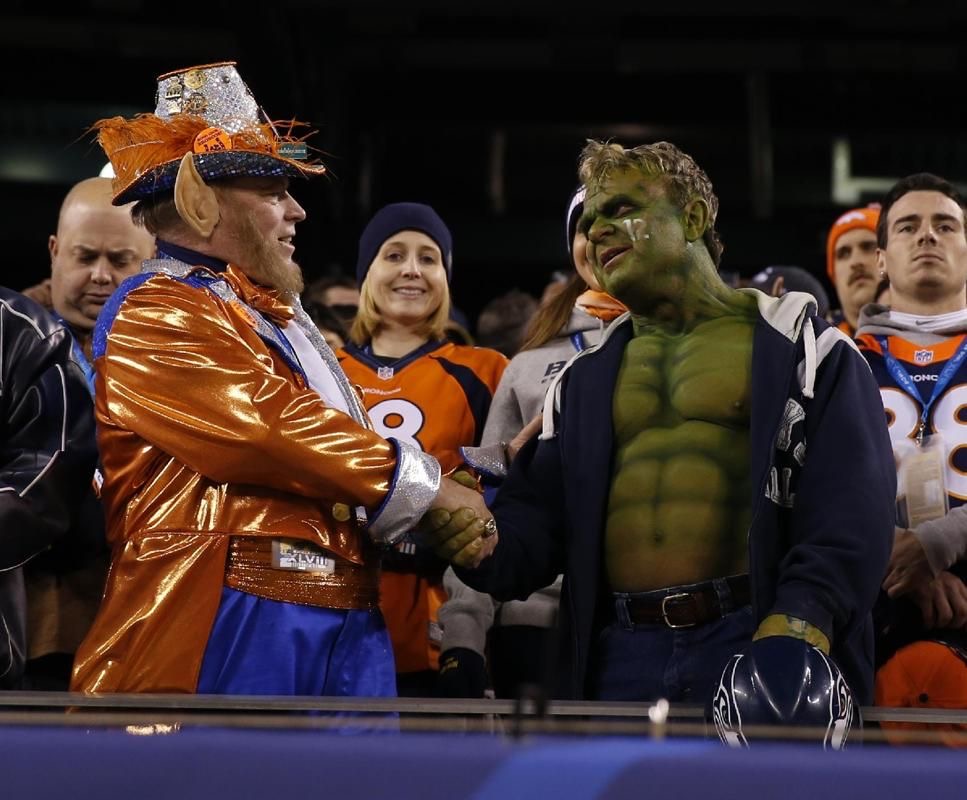 20 Football Fans They Aren't Letting in the Super Bowl | eBaum's World