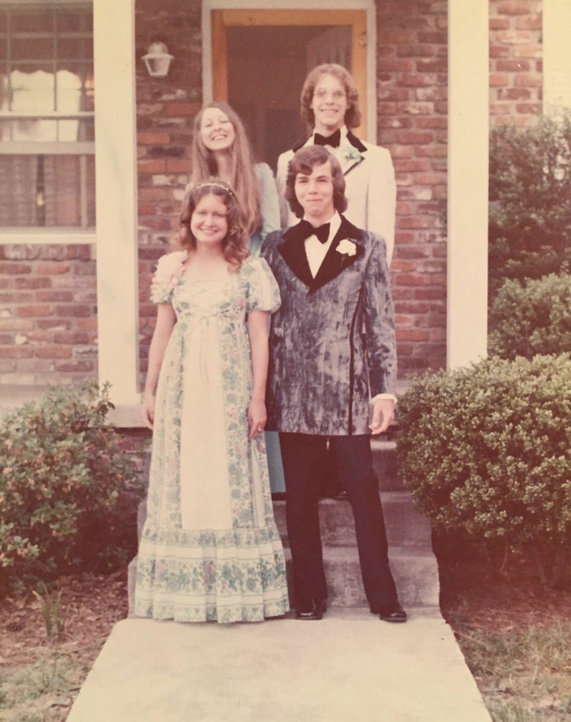 20 Past Prom Photos People Might Regret Taking | eBaum's World