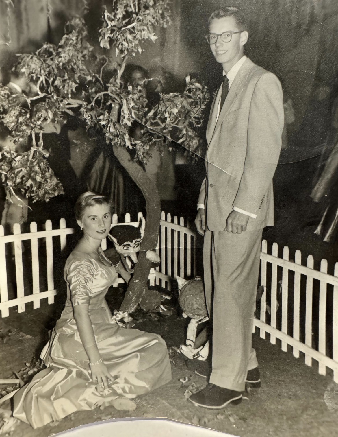 20 Past Prom Photos People Might Regret Taking | eBaum's World