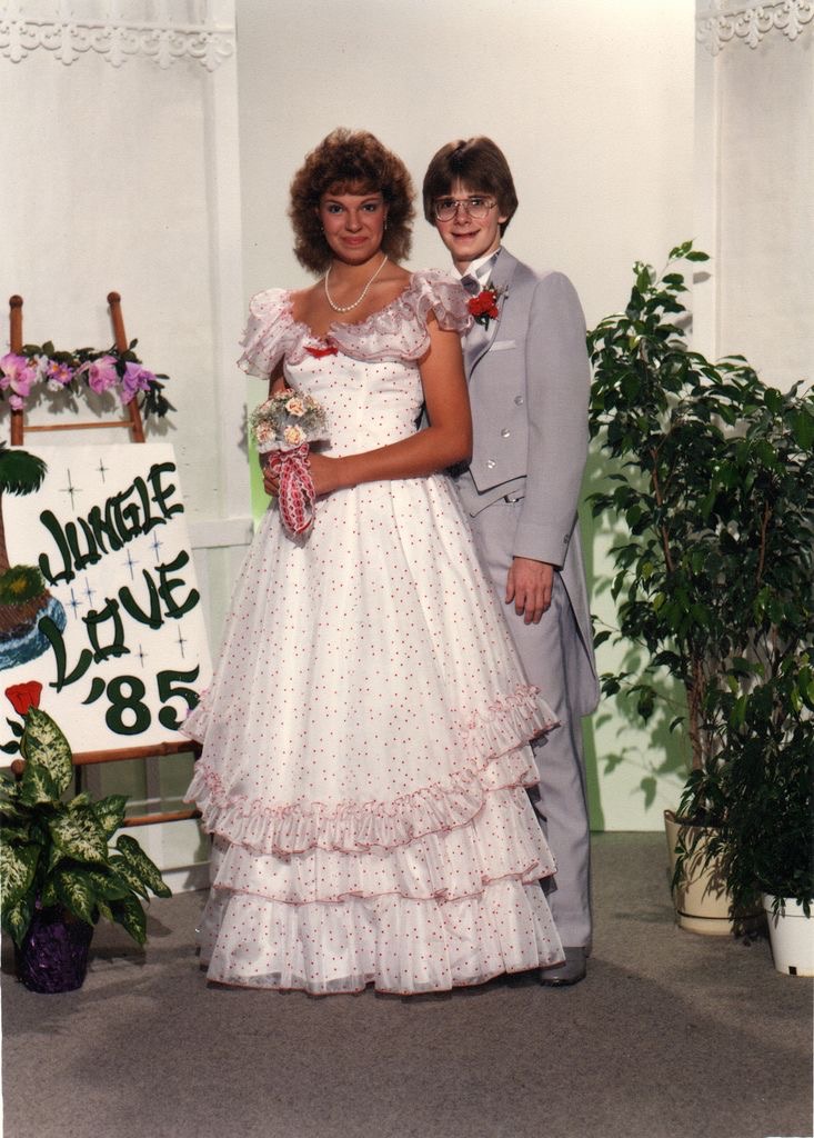 20 Past Prom Photos People Might Regret Taking | eBaum's World