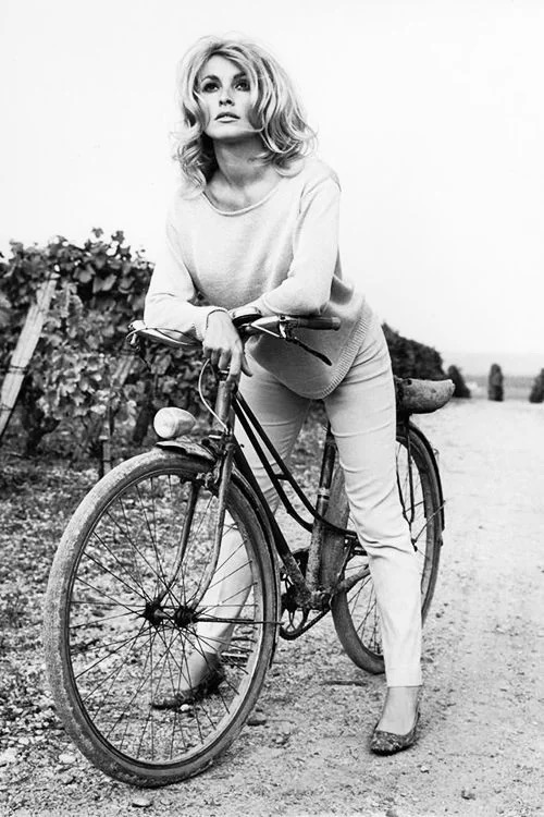 Remembering Sharon Tate’s Life Through Photos | eBaum's World