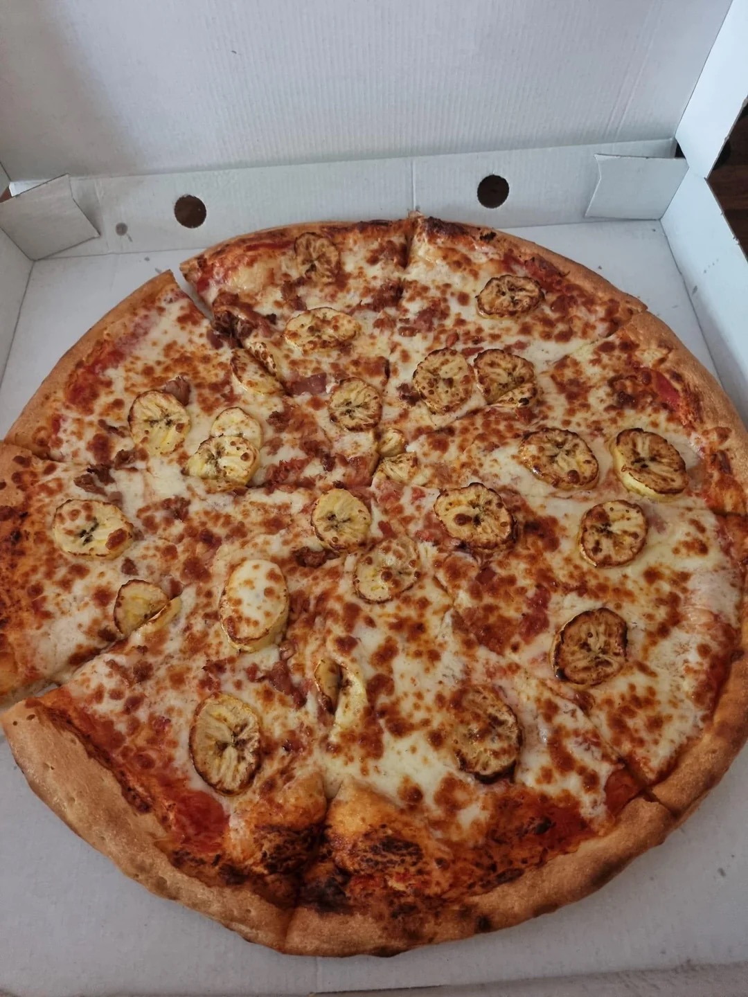 15 Pizza Crimes Against Humanity | eBaum's World