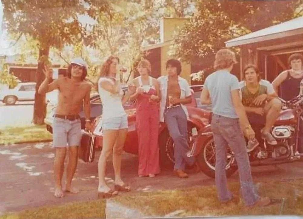 14 Photos of What A Normal Day Out Looked Like In The 1970s | eBaum's World