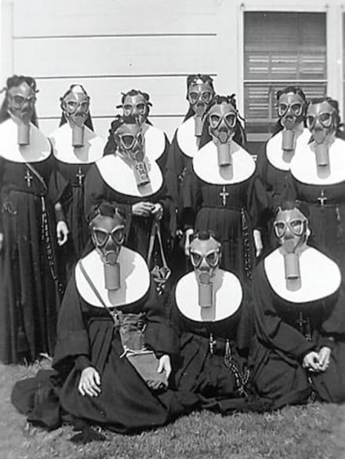 15 Uncertain Photos from Our Creepy History | eBaum's World