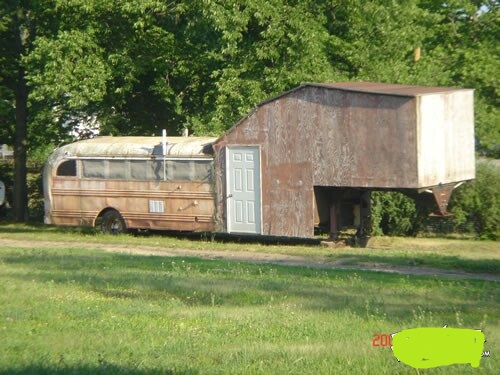 Redneck Tree Trailer