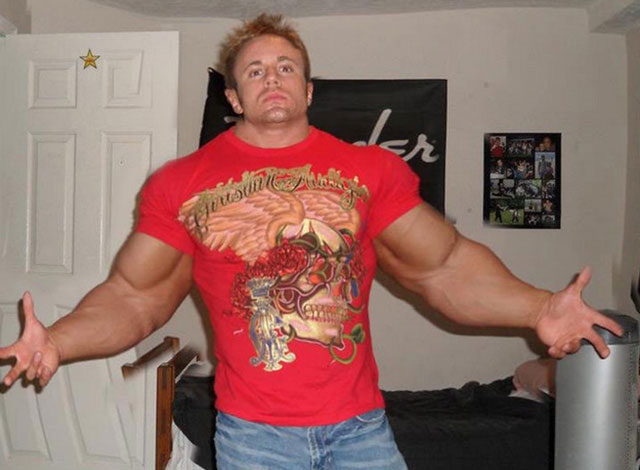 17 Guys Who Photoshopped Their Muscles A Bit Too Much - Funny Gallery ...