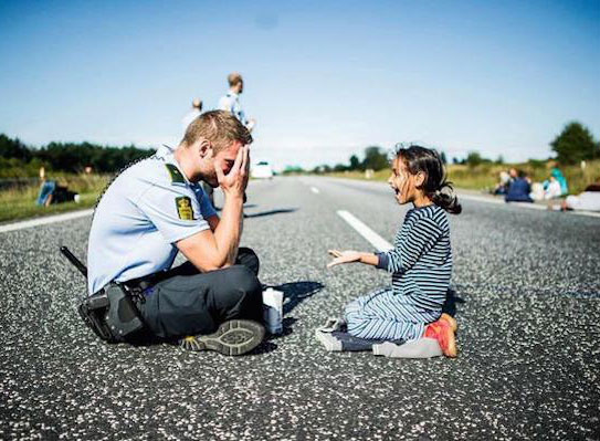 24 Police Officers Being Awesome - Funny Gallery | eBaum's World