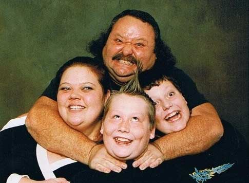 18 Photos So Weird You’ll Appreciate Your Own Dysfunctional Family ...