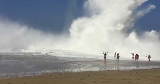 Giant Wave Takes Out A Gang of G-String Babes in Hawaii - Funny Video ...